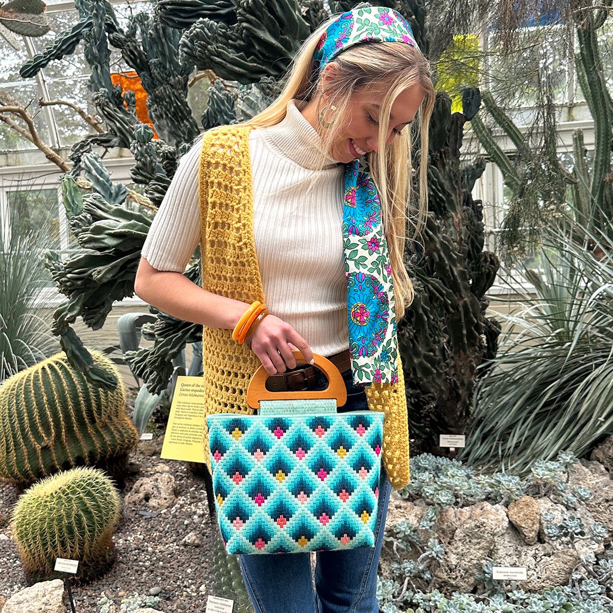 Dreamweaver Tote: Skylight – Hello Bargello